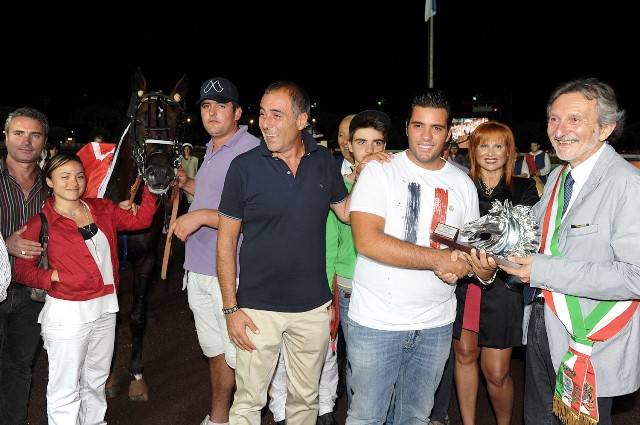 Gp Montecatini, Mack Grace Sm cala il poker. Il campione protagonista ...